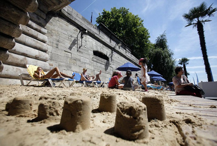 The Artificial Beaches of Paris | Amusing Planet